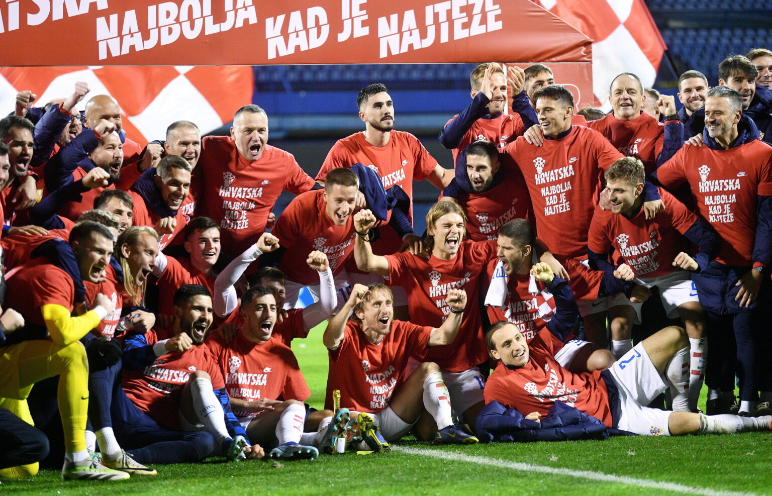 VIDEO: Poslušajte 'Najbolju kad je najteže', novu službenu himnu ...