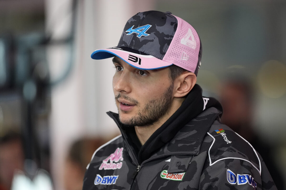 Ocon: Još imam jake veze s Mercedesom, i dalje imam ugovor s njima ...