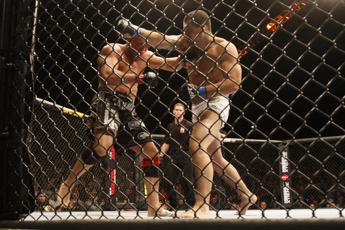 Legendarni MMA borac spasio roditelje u požaru, vratio se i po psa ...