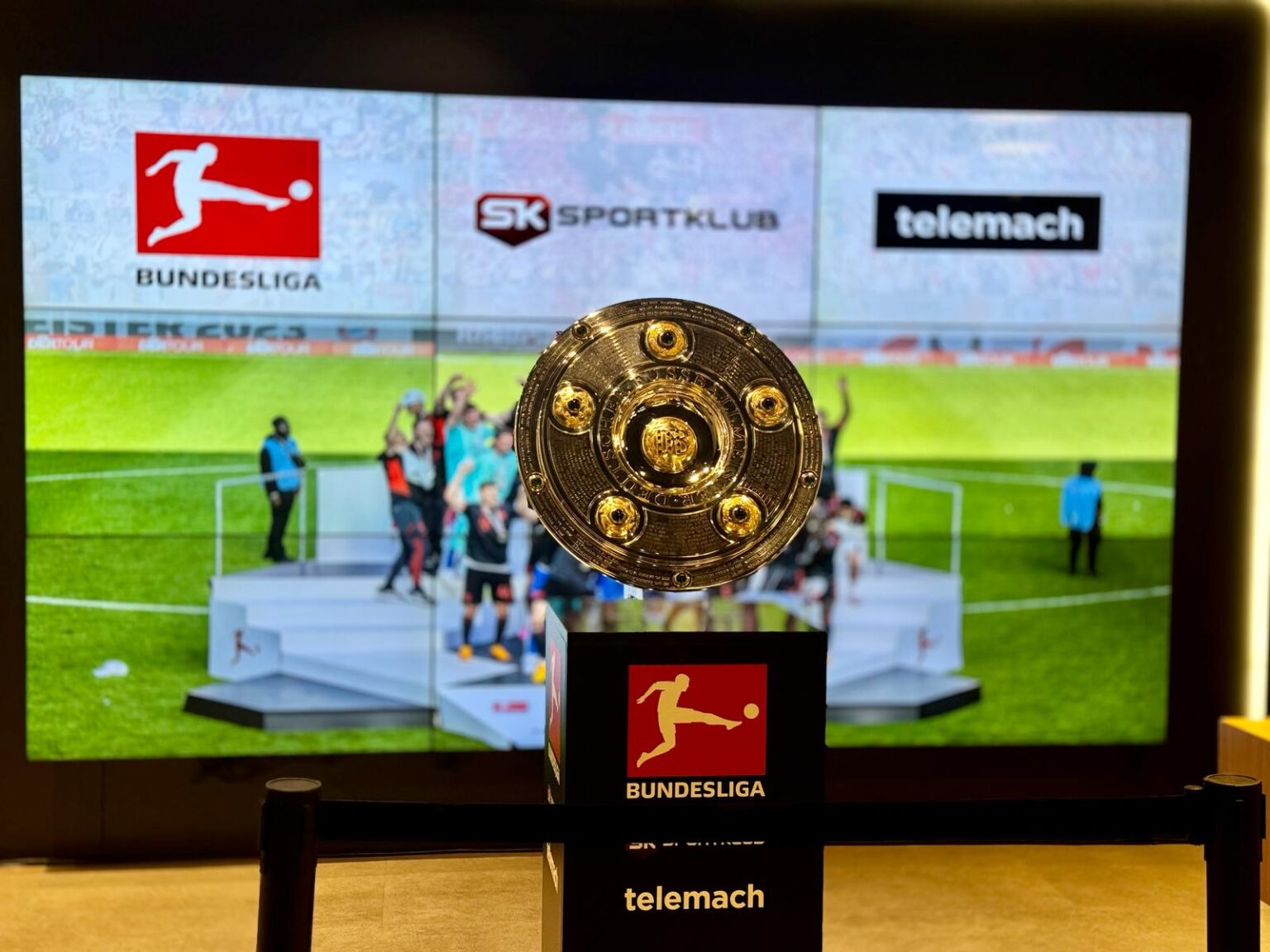 FOTO: Trofej Bundeslige je u Zagrebu, evo gdje ga možete pronaći ...