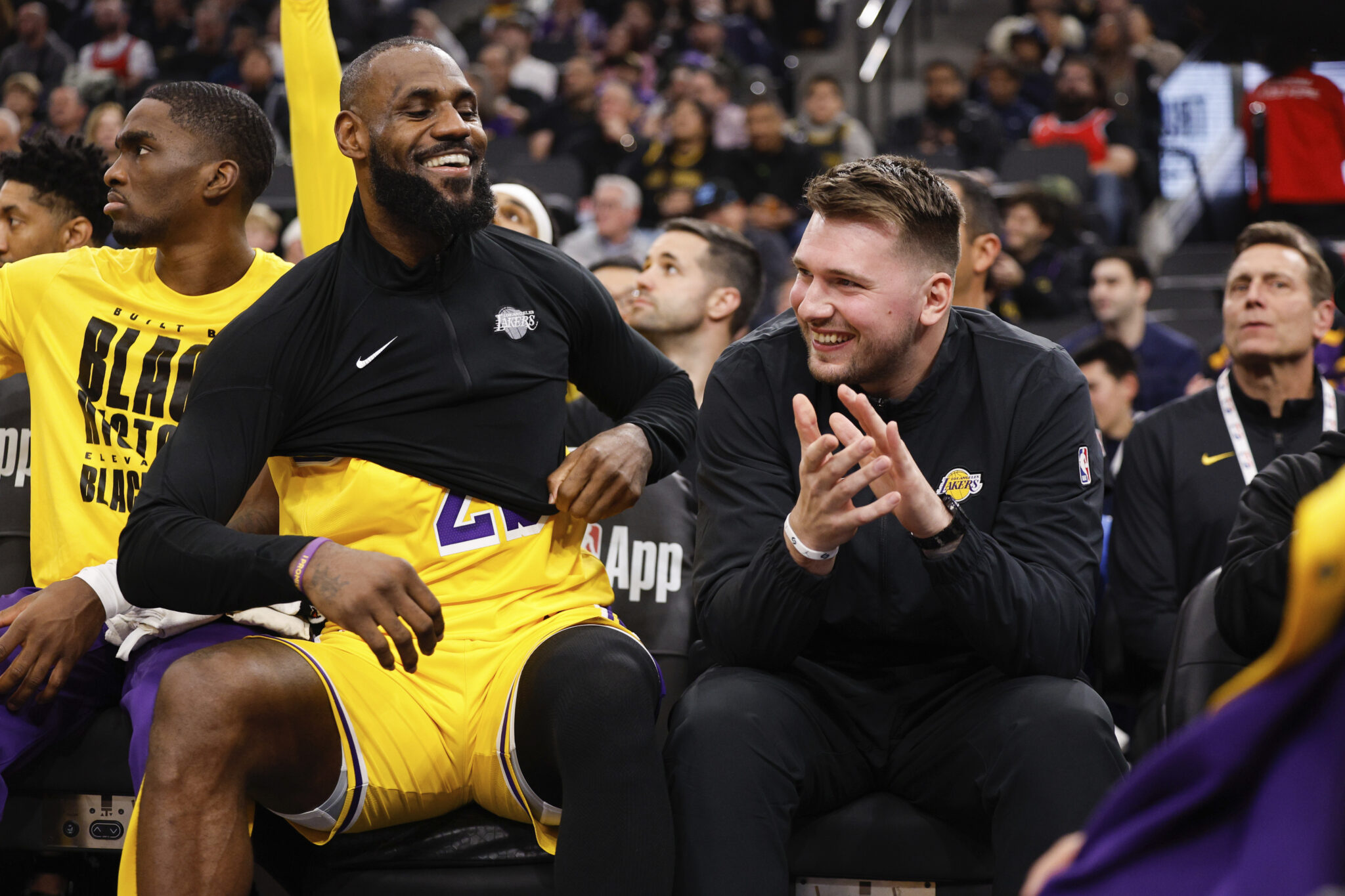 LeBron stao u obranu Dončiću: 'Kad se klaun useli u palaču, ne postaje ...