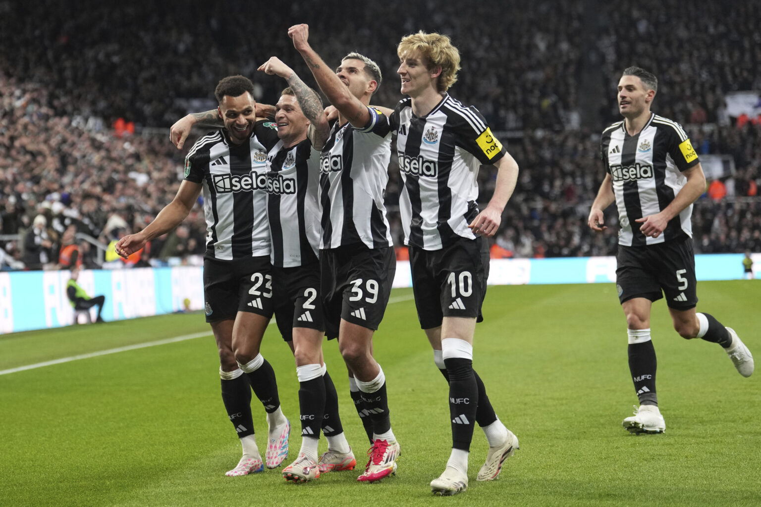Newcastle u uzvratu ponovno bolji od Arsenala, igrat će finale Liga ...