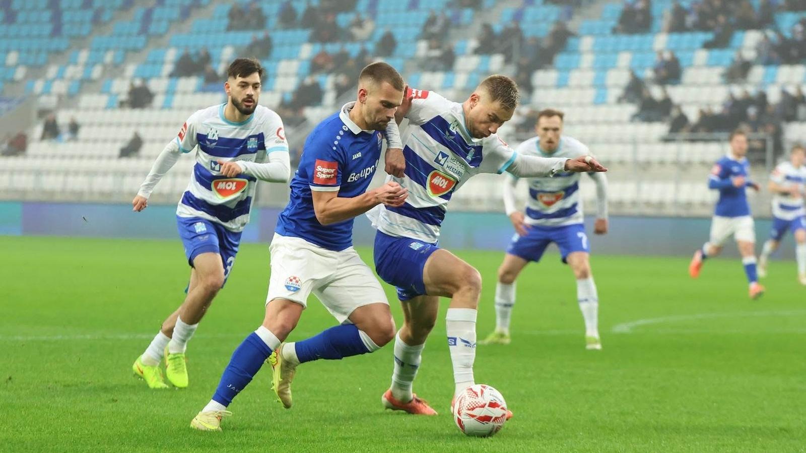 Osijek zadnji na polusezoni nakon remija sa Slaven Belupom, Sopić još ...