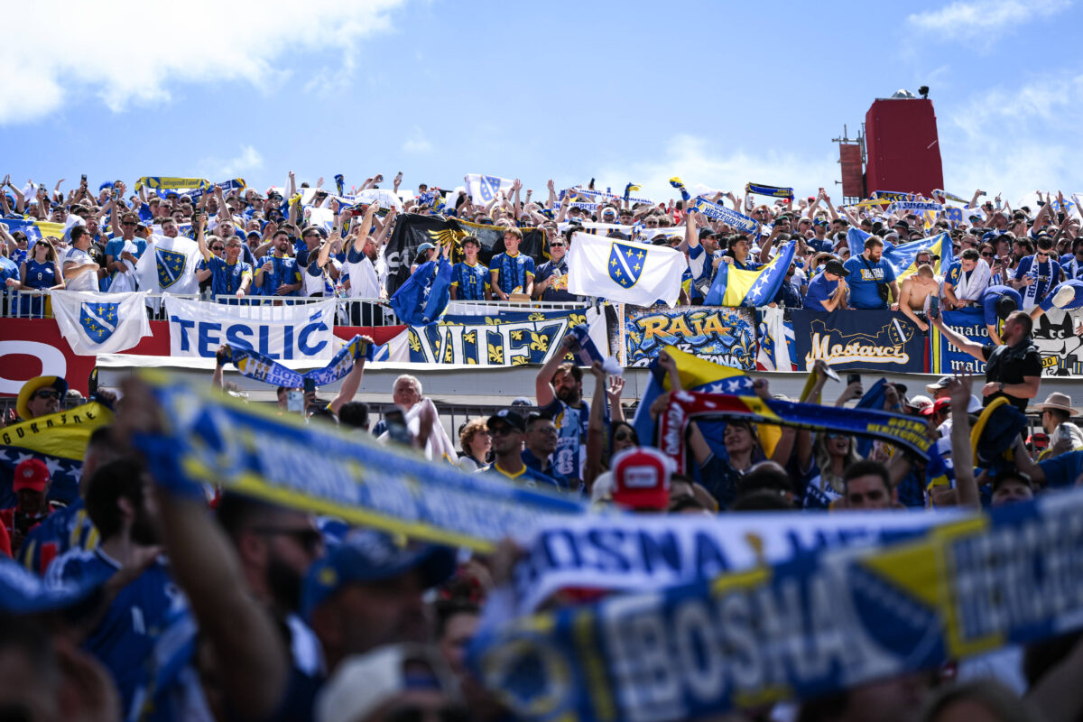 Kaos u Torontu prije utakmice: Zaštitari upali među navijače BiH ...